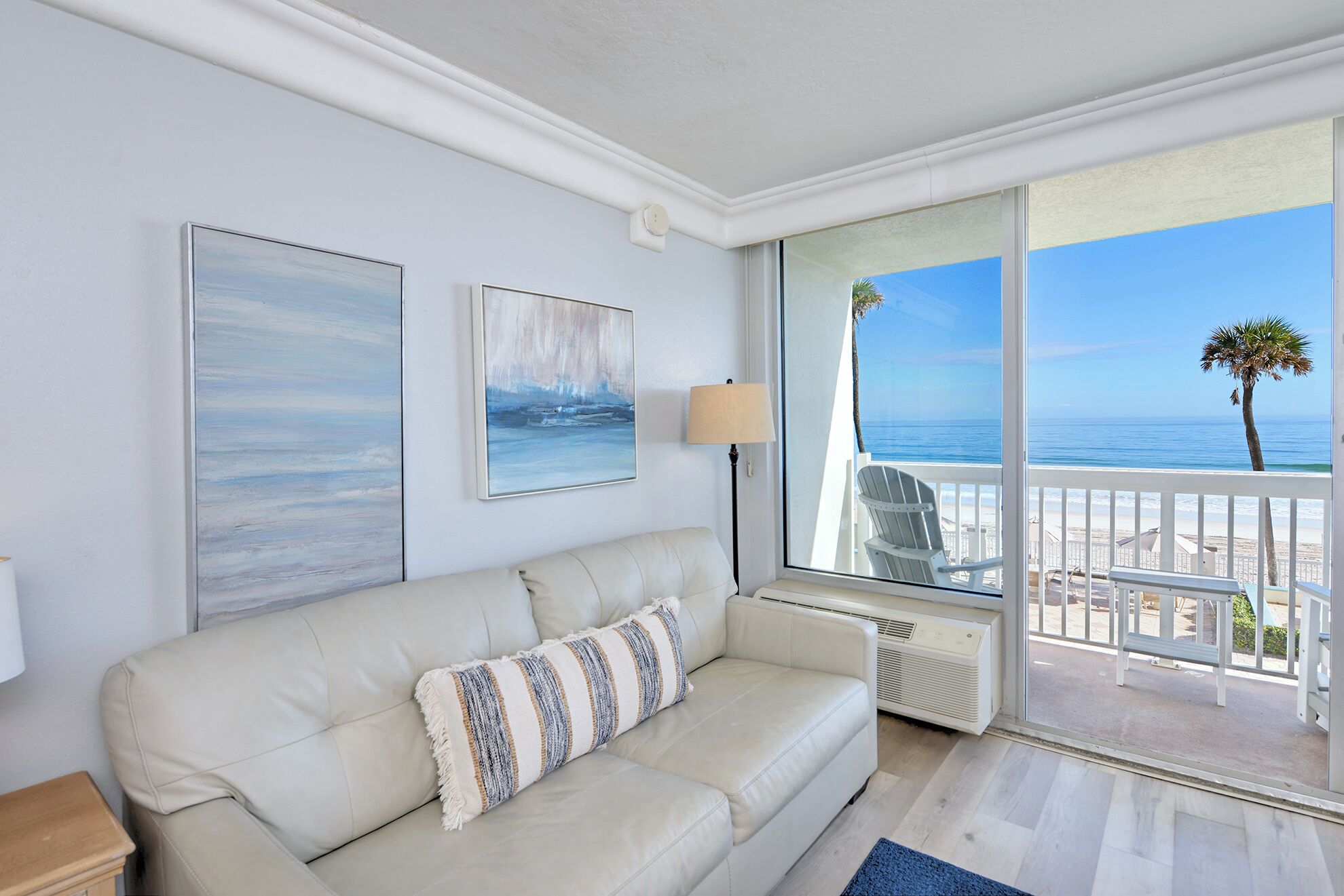 Oceanfront Private Balcony Overlooks Heated Pool - Daytona Beach