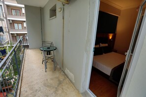 Quarto Duplo Standard, vista para o jardim | Varanda