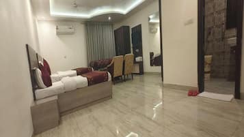 Quarto Deluxe | Secretária adequada para computadores portáteis, Wi-fi grátis