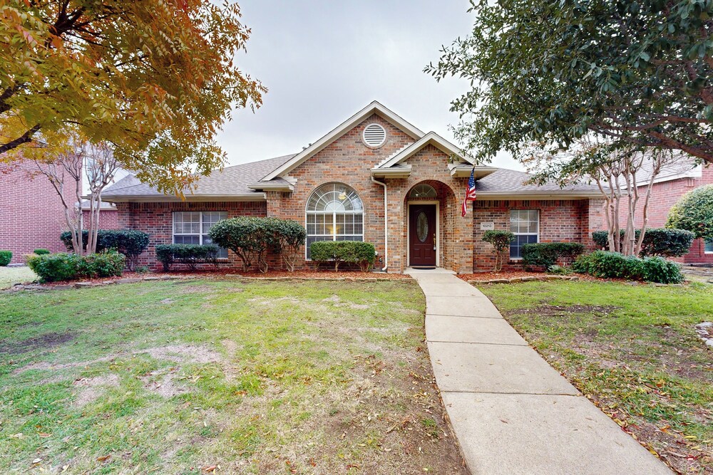 4 Br Spacious Modern Home W/ Game Room & Wifi - Frisco, TX