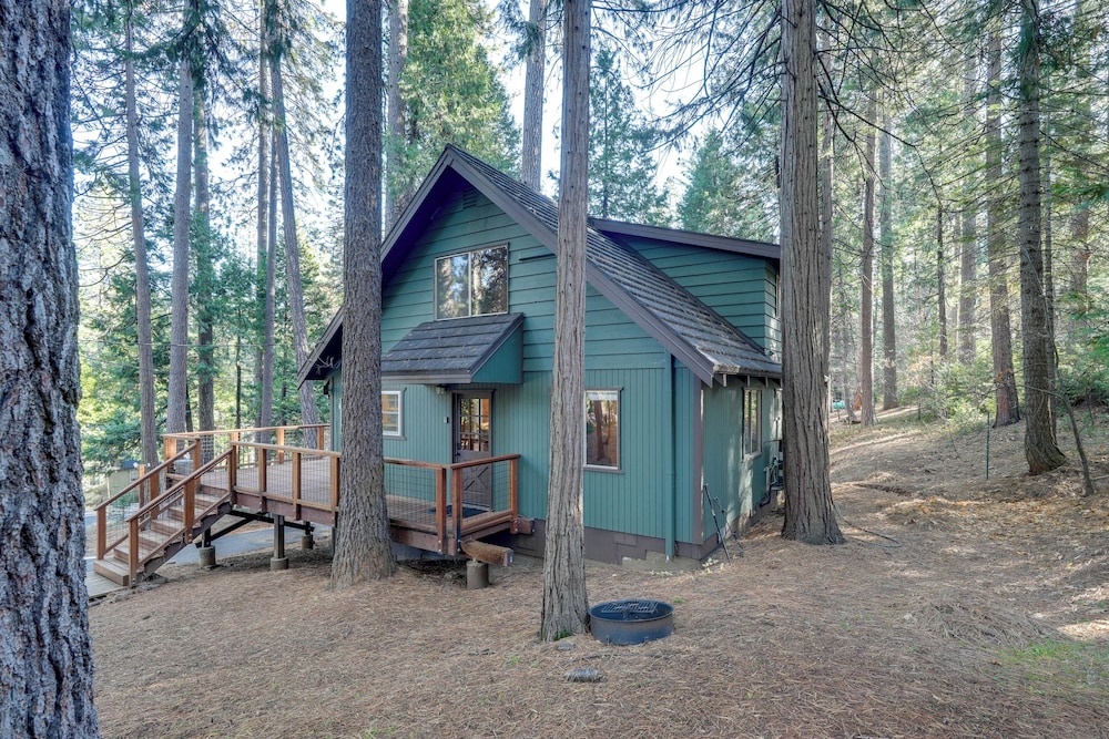 3 Mi To Calaveras Big Trees: Group-ready Mtn Cabin - Murphys, CA