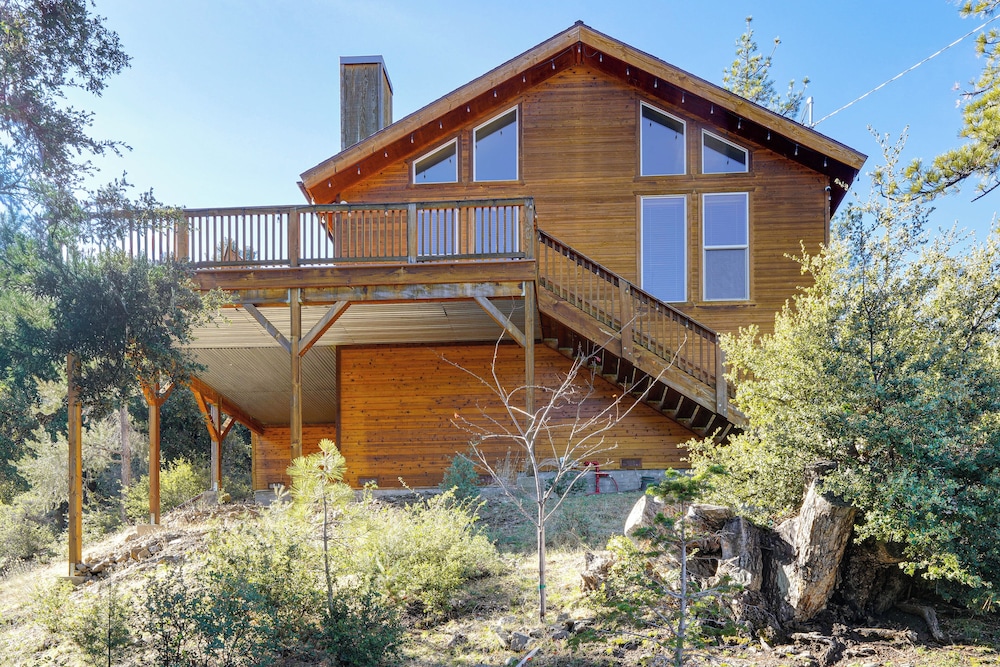 Pmc Mountainside Cabin: Hit The Trails, Play Pool! - Pine Mountain Club, CA