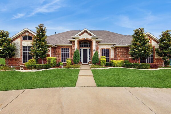 Pool & Outdoor Bar! Spacious Getaway In Sachse - Dallas, TX