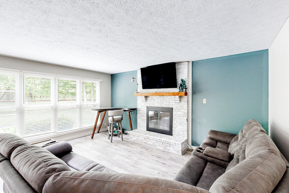 Waterfront 3br W/ Heart-shaped Pond & Vitamix - Carmel, IN