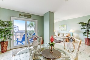 Condo, 1 quarto | Área de estar | Smart TV