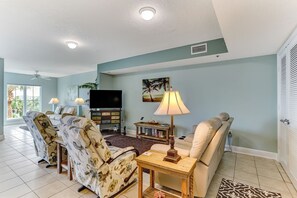 Condo, 1 quarto | Área de estar | Smart TV