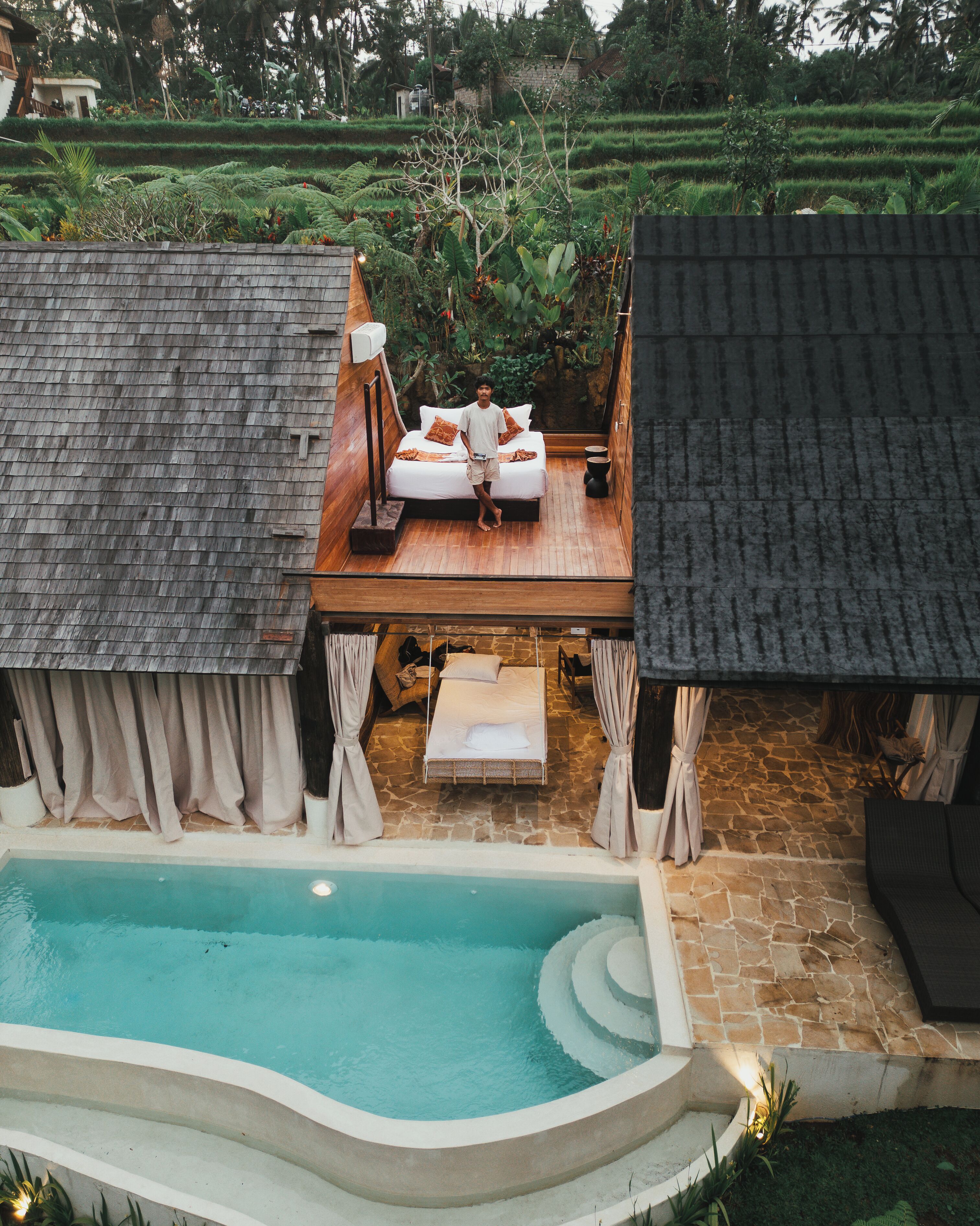 Villa Deluxe, vista para a piscina | Roupa de alta qualidade, minibar, cofre no quarto, secretária 