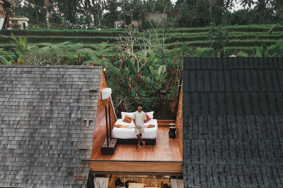 Villa Deluxe, vista para a piscina | Roupa de alta qualidade, minibar, cofre no quarto, secretária