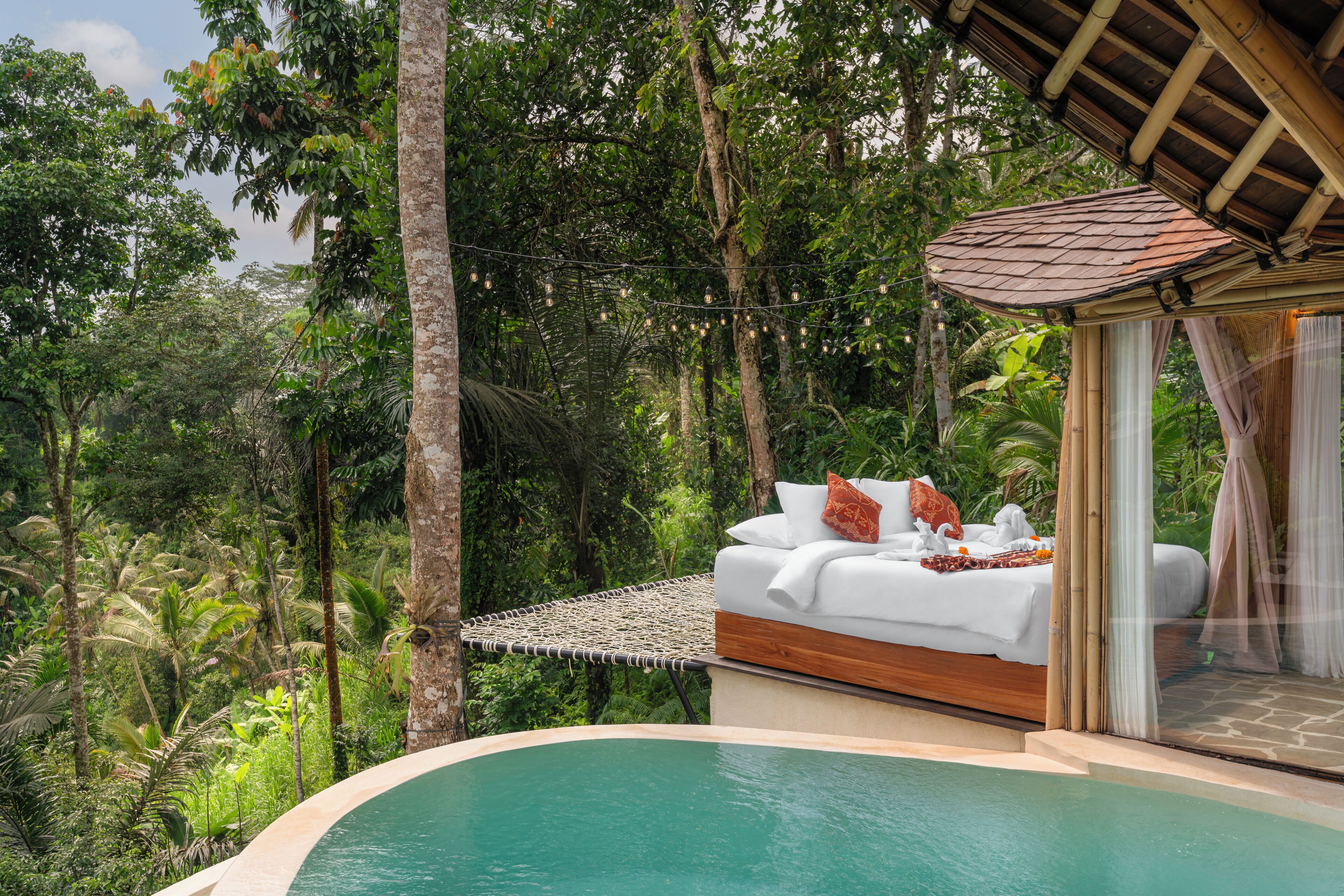 Villa Familiar, vista para a piscina | Roupa de alta qualidade, minibar, cofre no quarto, secretária 