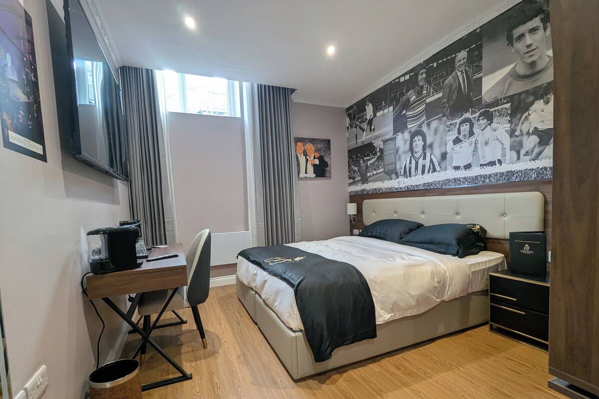 Suíte superluxo, 1 cama King, para não fumantes, suíte | Cofres nos quartos, escrivaninha, espaço de trabalho para notebook
