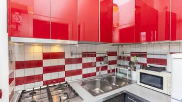 Apartamento | Cozinha privada | Um micro-ondas, uma máquina de lavar louça