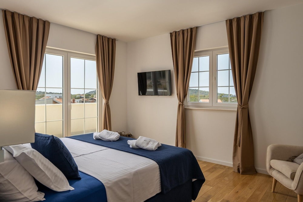 Villa Royal Stone avec piscine à Jezera Avis, Prix & Photos 2026 ...