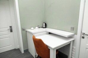 Quarto Triplo Clássico, Vista para a cidade | Cofre no quarto, quartos insonorizados, Wi-fi grátis 