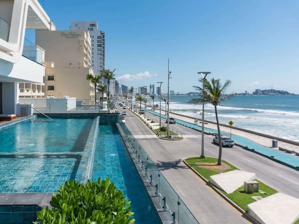 Depa de Lujo en Malecon con Alberca Infinity - Mazatlán | Vrbo