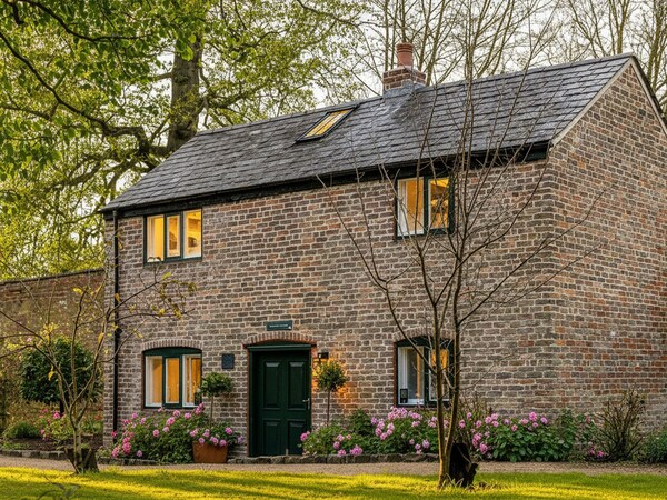 The Gardeners Cottage At Lytham Hall - Lytham St Annes