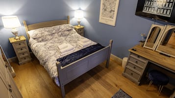 1 quarto, com decoração personalizada, com mobília individualizada