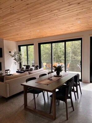 NEW! Luxe Nature Chalet Spa - Chic Shack Tremblant Reviews, Deals ...