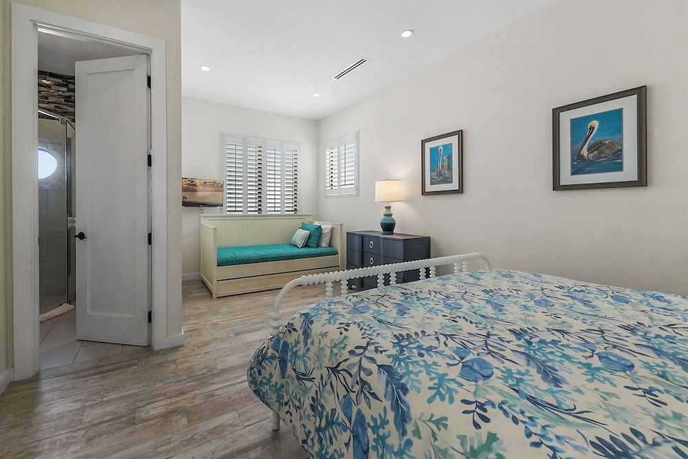 Bella Vista: Oceanside Villa with Heated Pool, Jacuzzi, + Alfresco ...