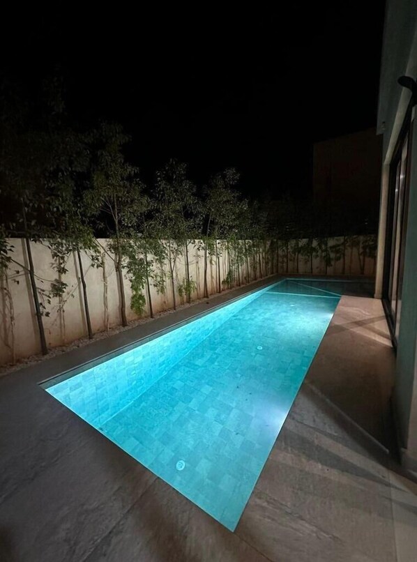 Villa Comfort | Piscina | Piscina exterior, guarda-sóis 