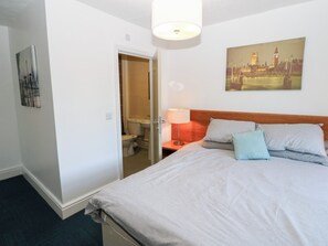 1 quarto, individualmente decorados, individualmente mobiliados