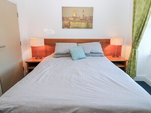 1 quarto, individualmente decorados, individualmente mobiliados