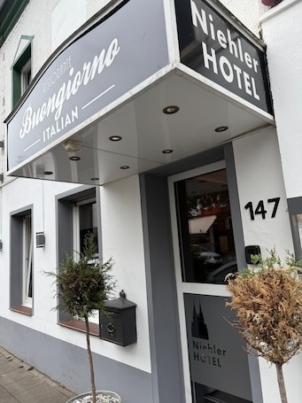 Exterior. Niehler Hotel