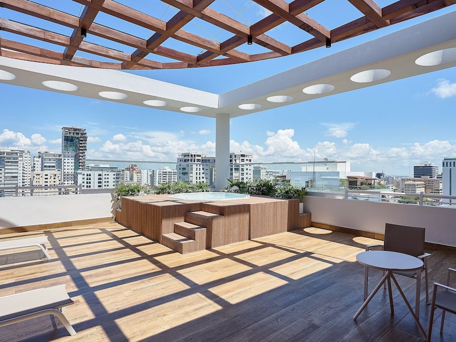 Apartamento de Luxo, Vista para a cidade | Banheira de hidromassagem exterior