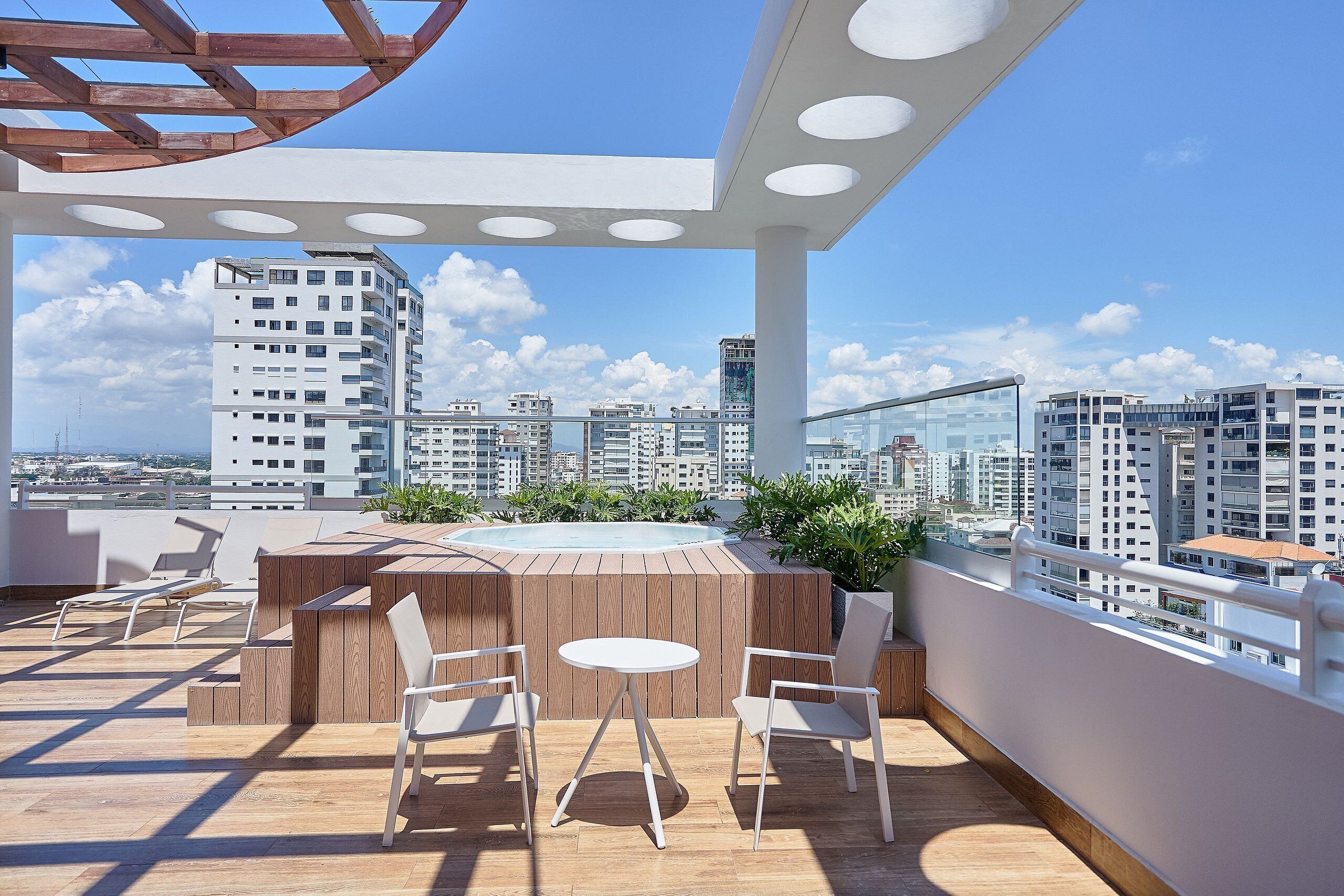 Apartamento superluxo, vista para a cidade | Hidromassagem externa