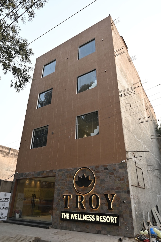 Troy Resorts And Wellness - Zirakpur