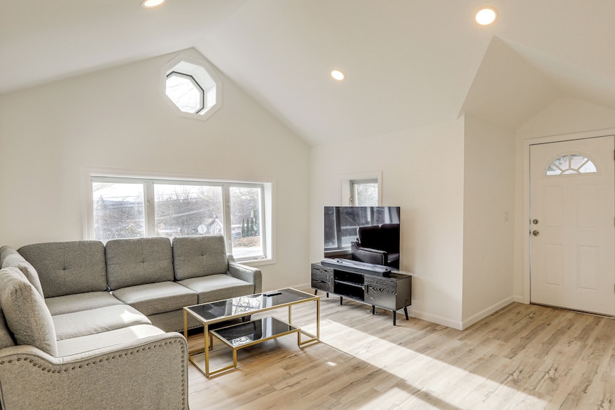 Pet-friendly Home W/ Lake Views & Deck! - Lake Hopatcong, NJ