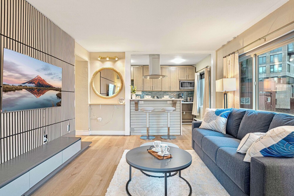 Downtown Seattle Corner Unit with Skyline Views - Seattle | Vrbo