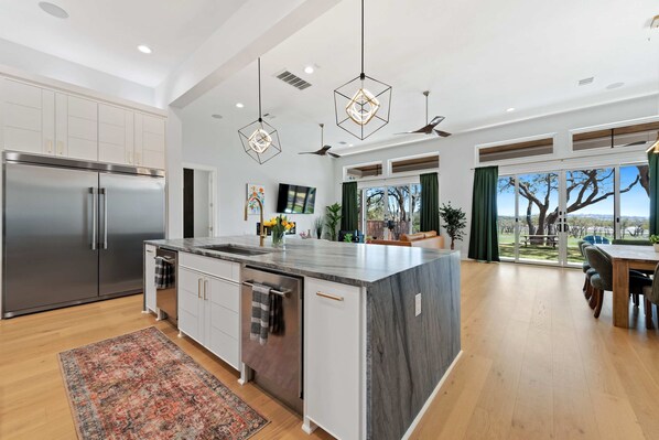 Luxury Living in Canyon Lake - POOL, Fire Pits, Swings, Disc Golf, Game ...