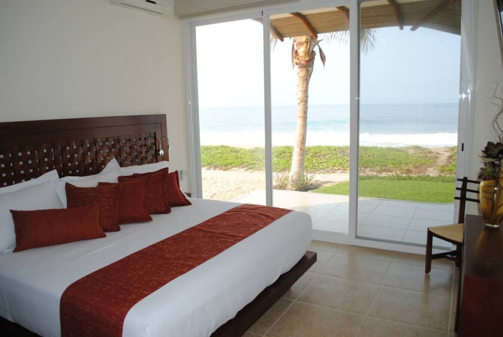 Beautiful 4 bdm Ocean Front Condo at Vivo Resorts - San Pedro Mixtepec ...