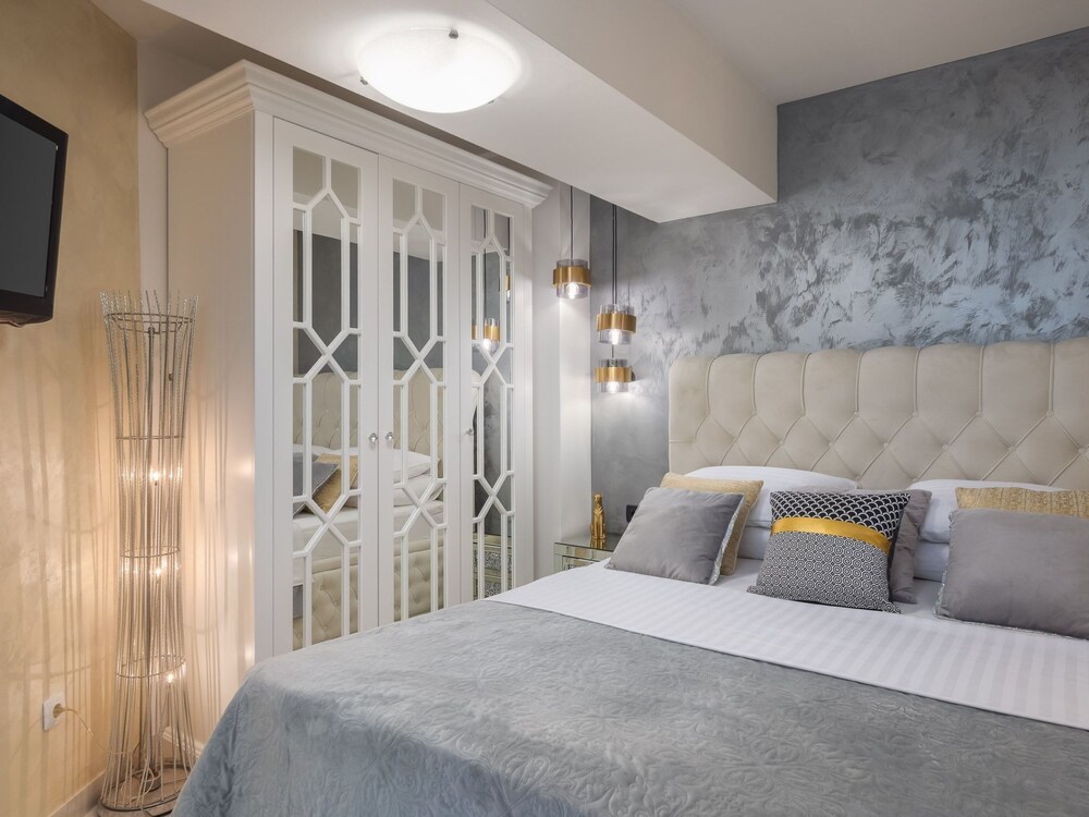 Schönes Appartement am Strand mit Terrasse by Interhome - Makarska | Stayz