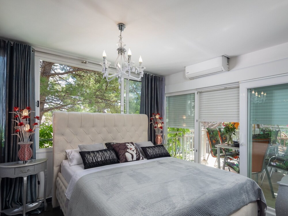 Appartement am Strand mit schöner großer Terrasse by Interhome ...