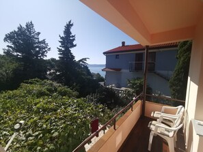 Wohnung für 7 Personen, 100m vom Strand by Interhome Reviews, Deals ...