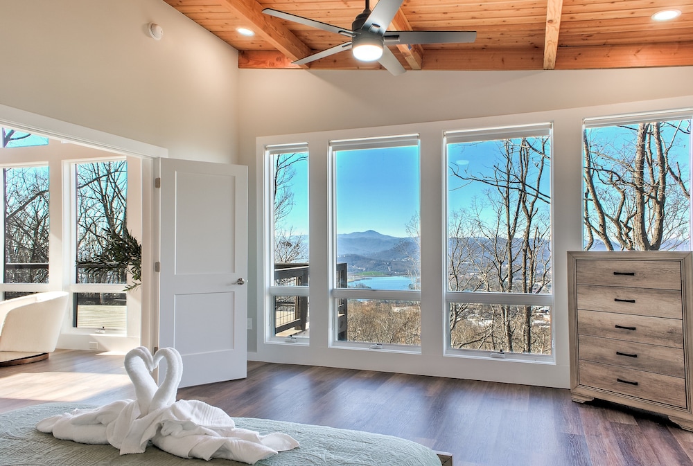 Skyline Ridge | Modern New Build with Long Range Blue Ridge Mountain ...