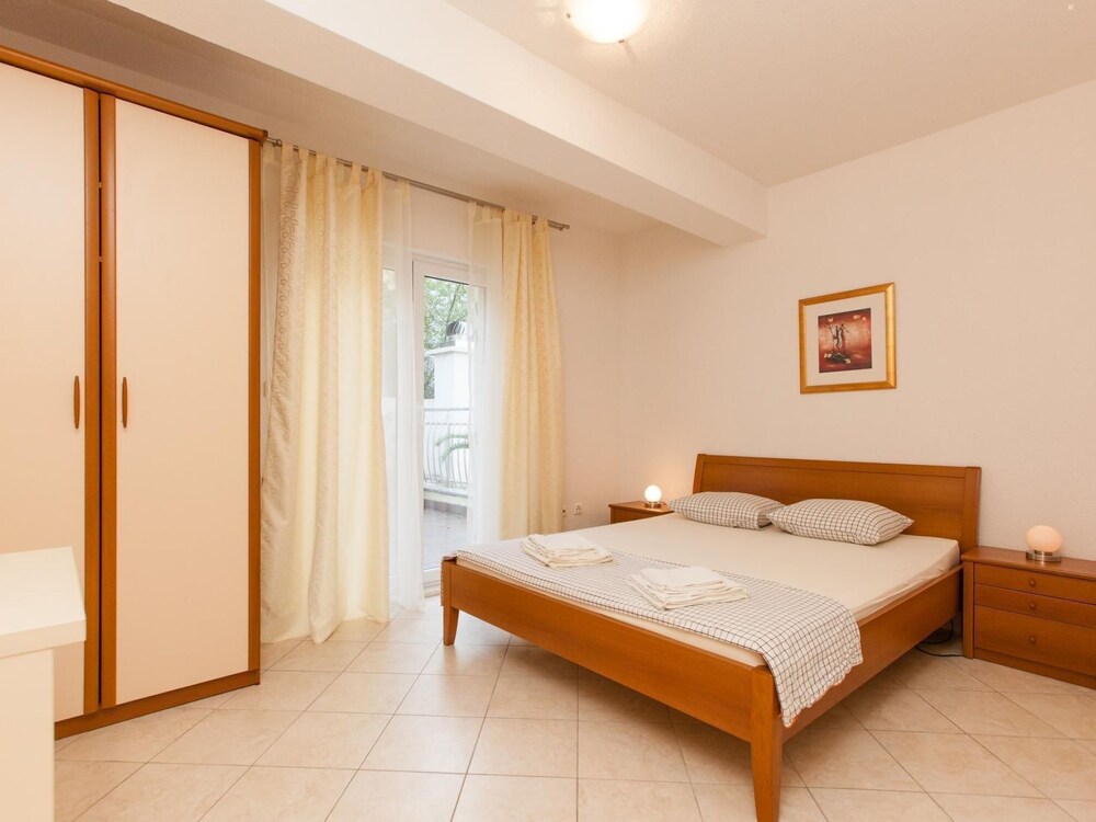 Schöne Ferienwohung Luna in Dalmatien by Interhome - Okrug Gornji ...