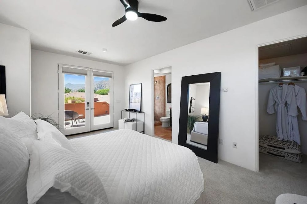 Marvelous 4-bed resort style house with panoramic Mountain Views in La ...