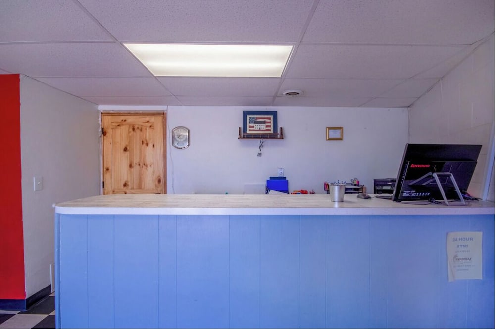 Relaxing 2 Queen Beds Stay Near Local Dining Reviews, Deals & Photos ...