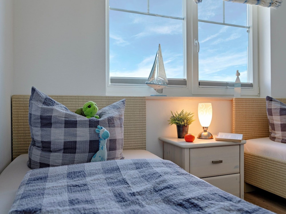 Strand Hus by Seeblick Ferien ORO direkt am Strand by Interhome ...