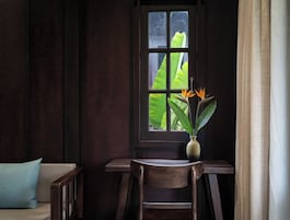 Bangalô superluxo, vista para o jardim | Escrivaninha, cortinas blackout, quartos à prova de som