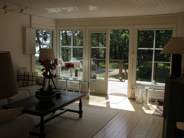 Wunderschönes Haus in einer fantastischen Natur am Meer by Interhome ...