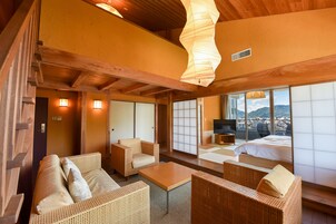 Suíte executiva, sacada, vista para o rio | Cofres nos quartos, Wi-Fi de cortesia