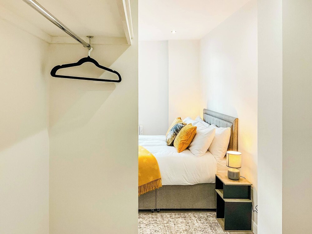 Spacious City Centre Apartment for Up to 5 - Leicester | Vrbo