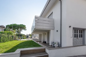 Apartamento, 1 quarto, varanda | Terrenos do alojamento