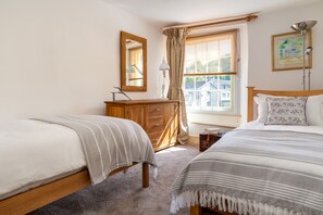 5 quartos, com decoração personalizada, com mobília individualizada 