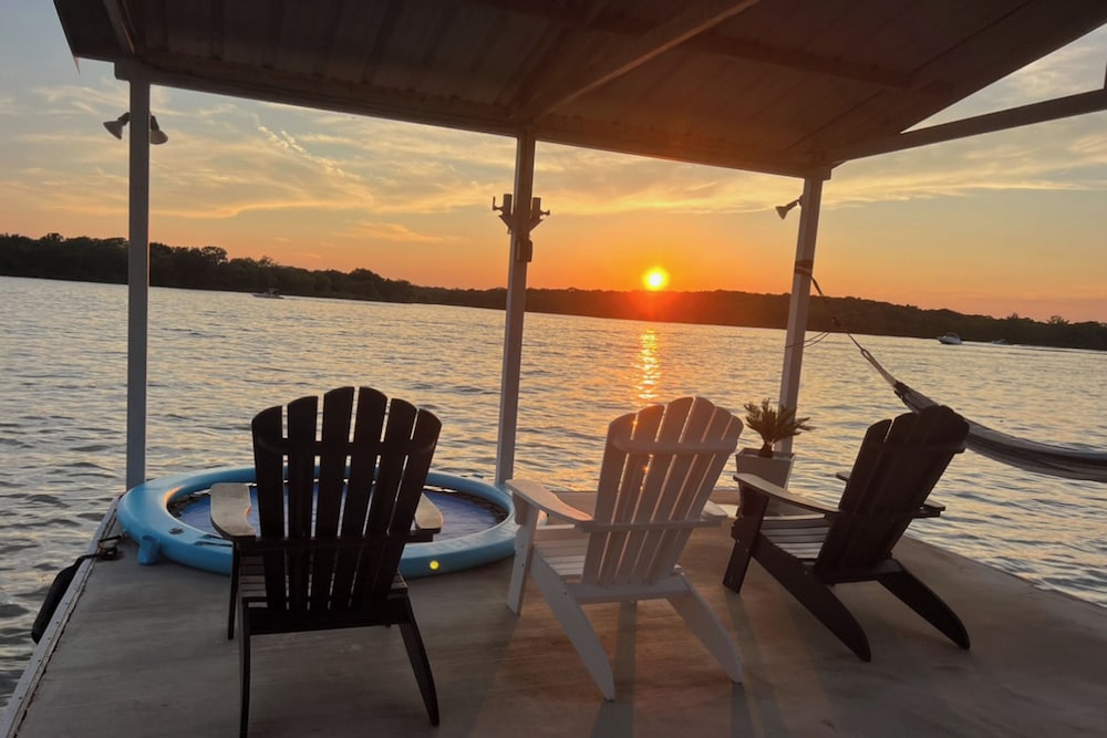 Open Water Sunset Kingsland Lakehouse W/ Boat Slip - Kingsland, TX