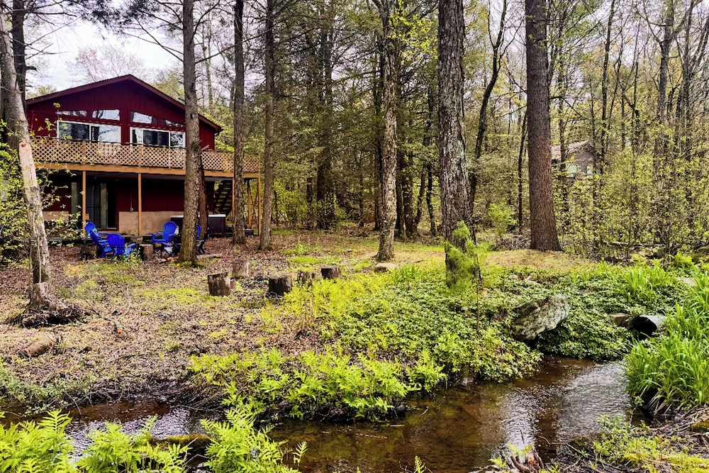Spacious Lakefront Home W/ Private Hot Tub - Lehigh Gorge State Park, Jim Thorpe