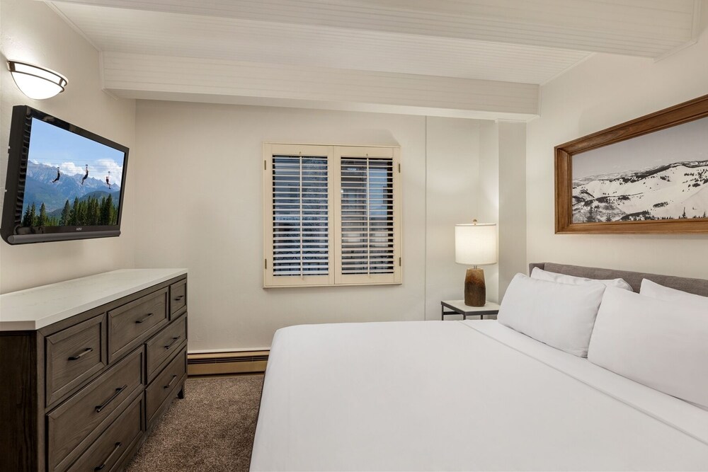 Vail Lionshead Village 2BR 100 Yds to Gondola w/ Rooftop Pool & Fitness ...